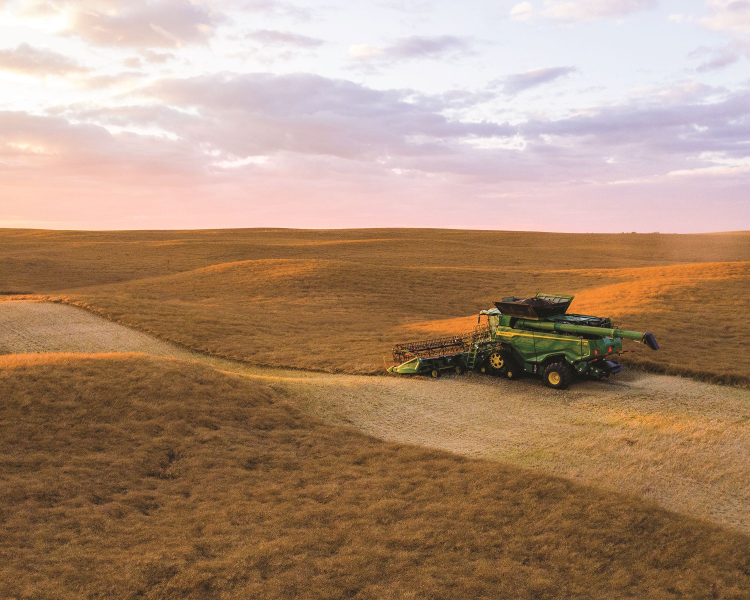 Harvesting More, Faster, and Easier with the John Deere X9 Combine - News